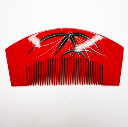 Peigne laque rouge à motif floraux